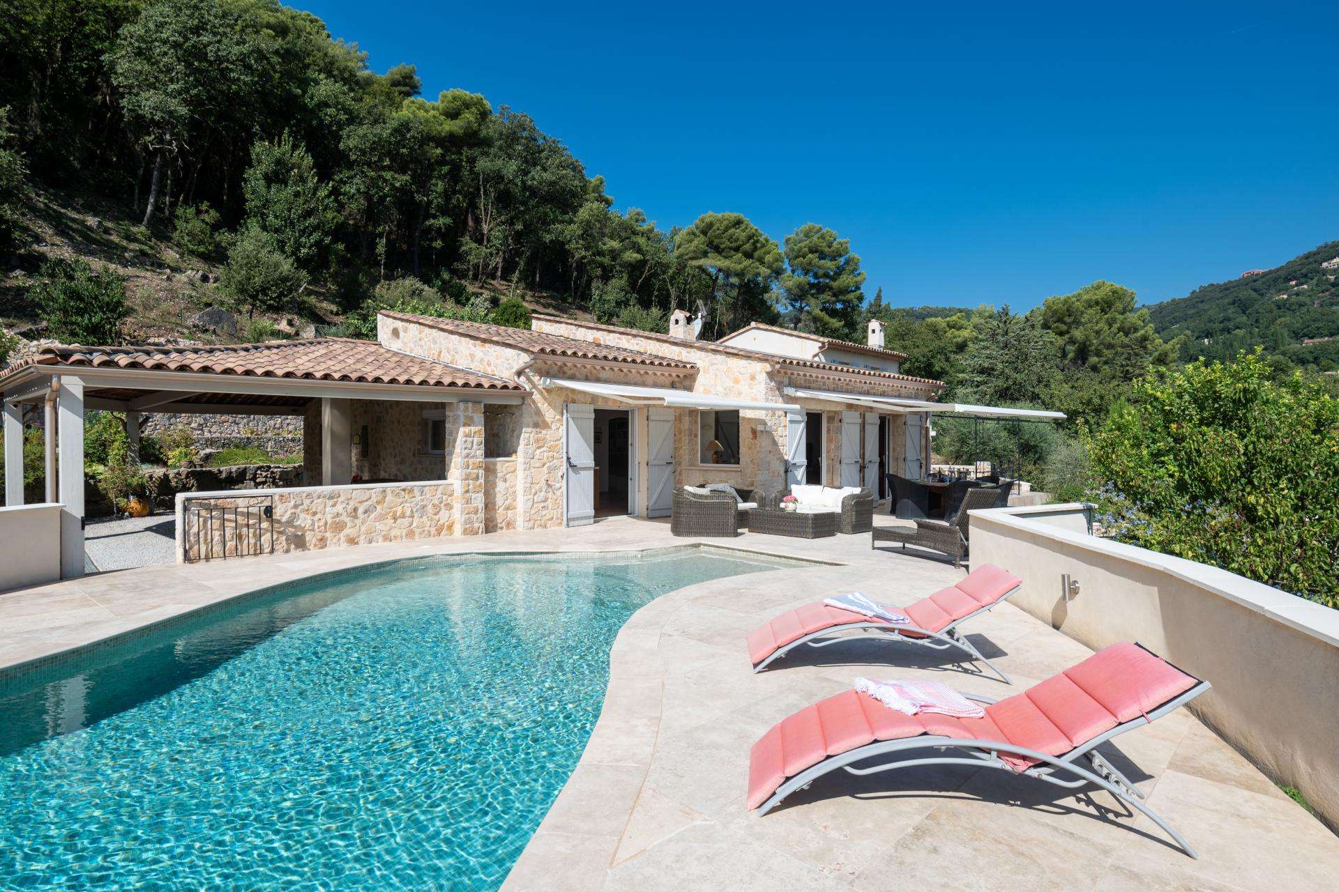 European Holiday Villa With Private Pools