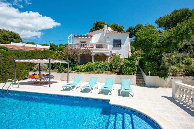 European Holiday Villa With Private Pools