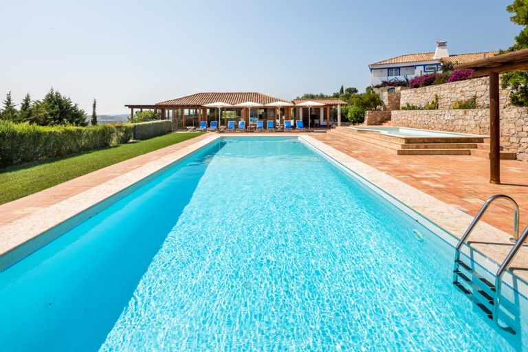 Villas With Large Swimming Pools - Vintage Travel