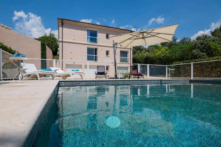 European Holiday Villa With Private Pools - Vintage Travel